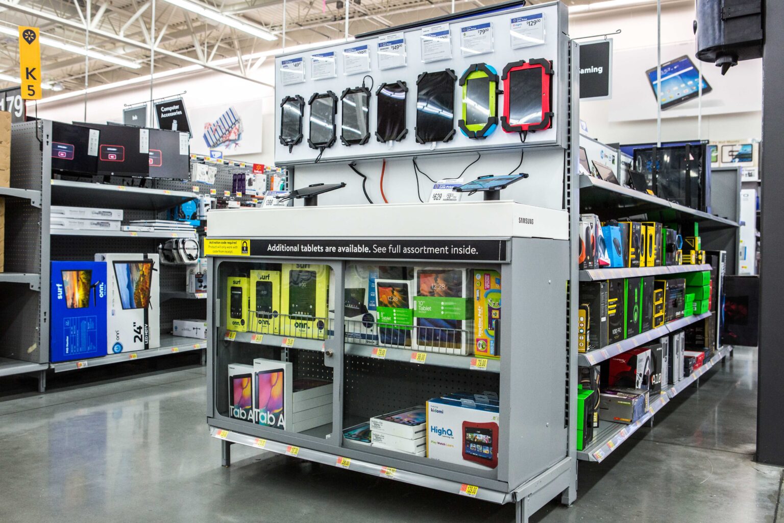 Guide to security display case features and applications | L.A. Darling